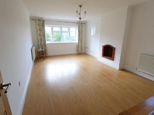 4 bedroom detached house to rent