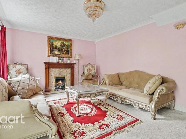 4 bedroom detached house to rent