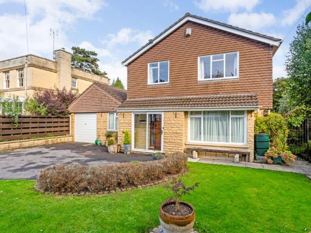 4 bedroom detached house to rent