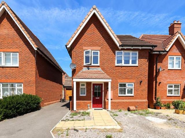 4 bedroom detached house to rent