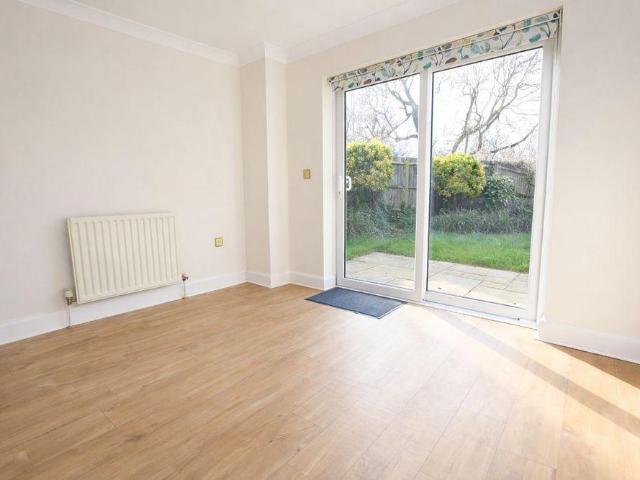 4 bedroom detached house to rent