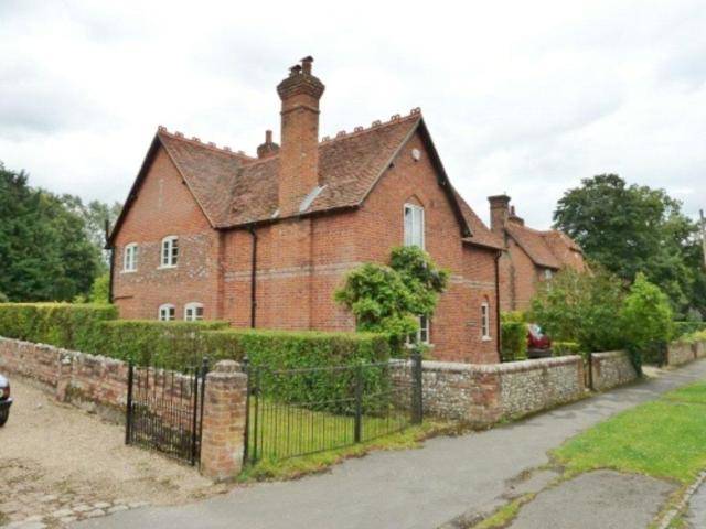 4 bedroom detached house to rent
