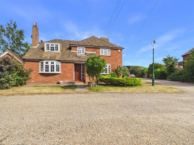 4 bedroom detached house to rent