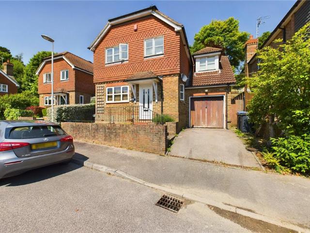 4 bedroom detached house to rent
