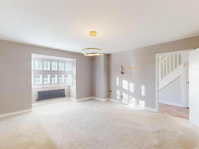 4 bedroom detached house to rent