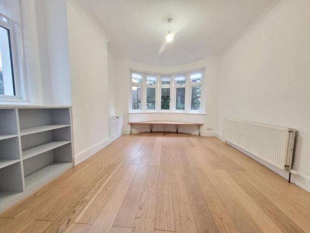 4 bedroom detached house to rent