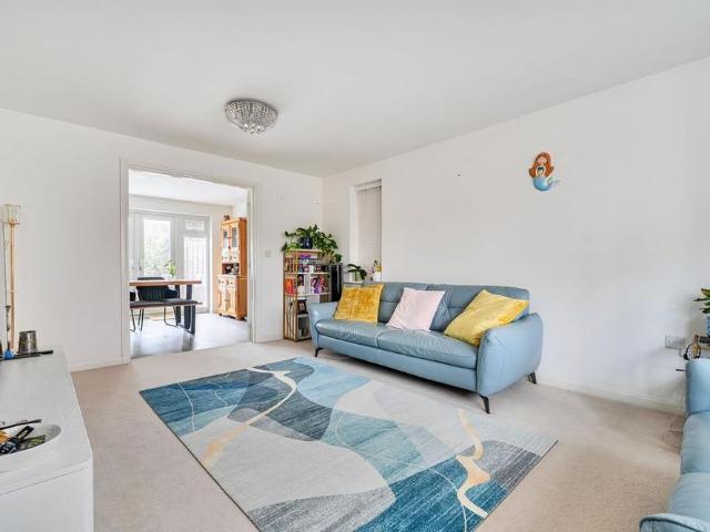 4 bedroom detached house to rent