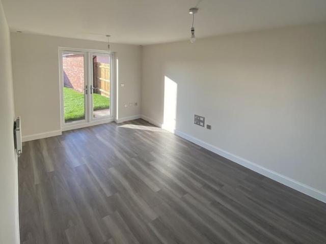 4 bedroom detached house to rent