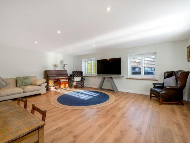 4 bedroom detached house to rent