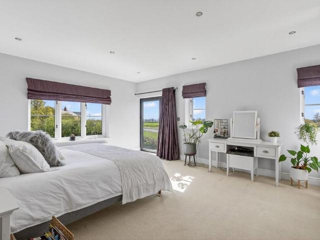 4 bedroom detached house to rent