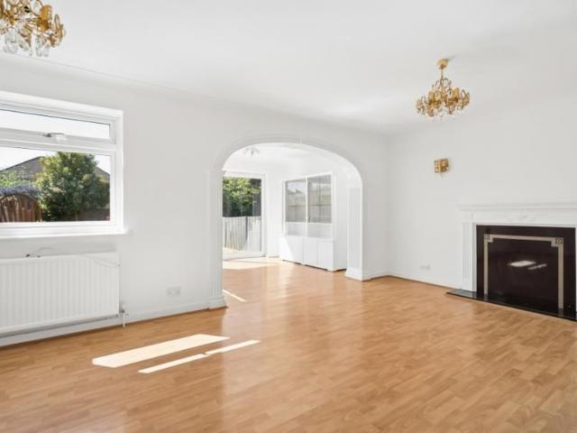4 bedroom detached house to rent