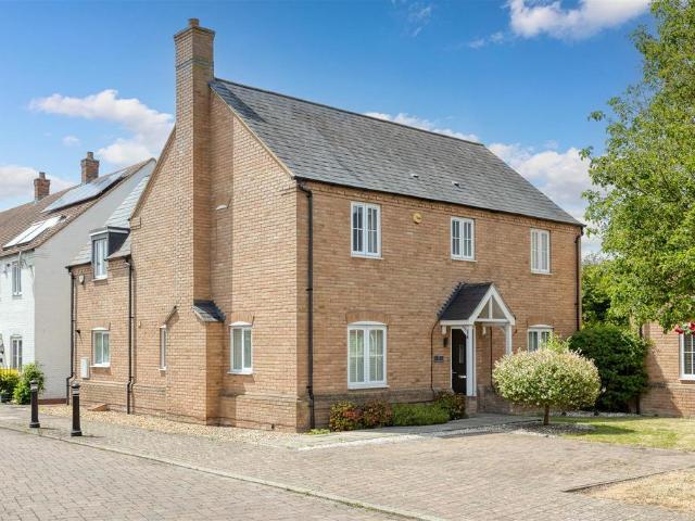 4 bedroom detached house to rent