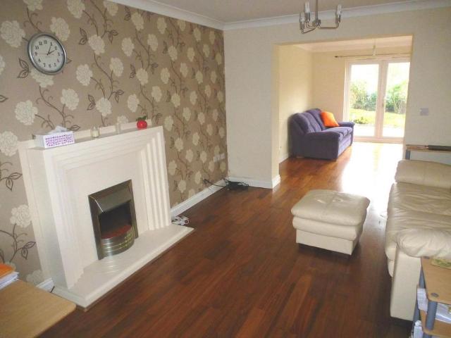 4 bedroom detached house to rent