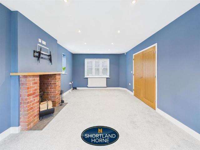 4 bedroom detached house to rent