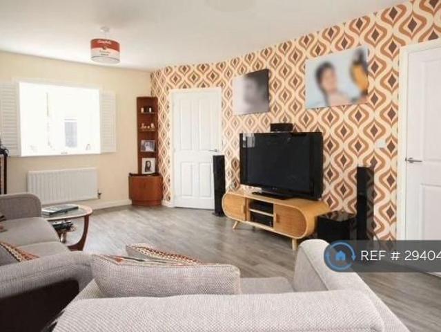 4 bedroom detached house to rent