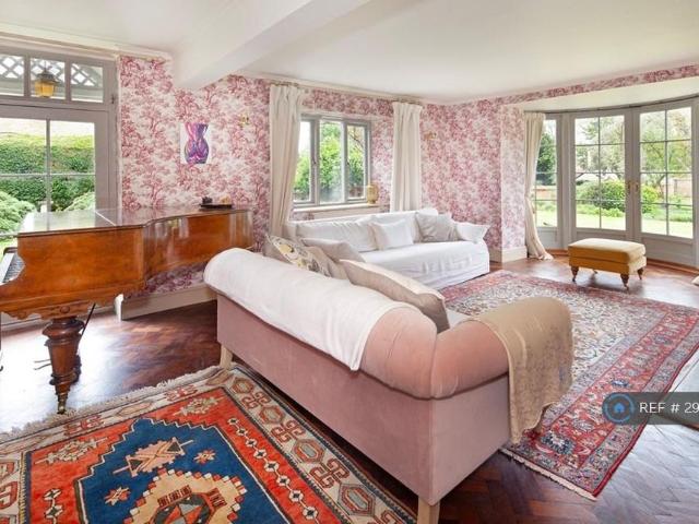 4 bedroom detached house to rent