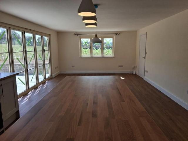 4 bedroom detached house to rent