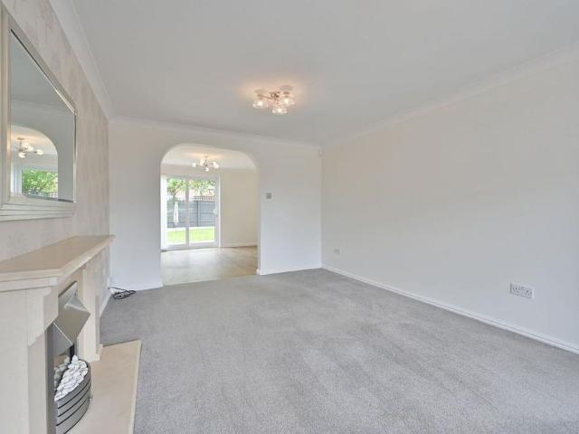 4 bedroom detached house to rent