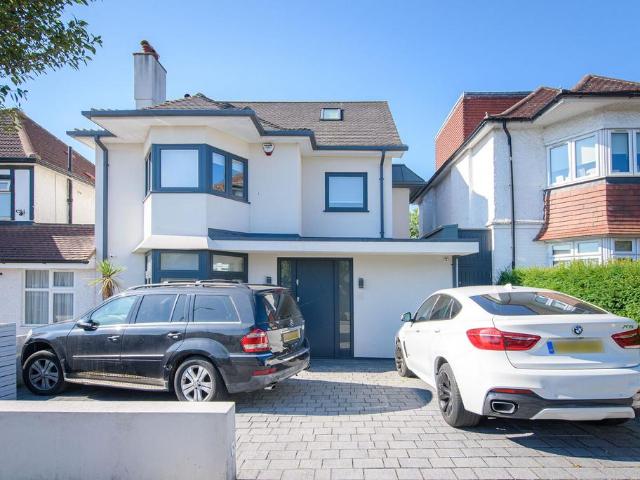 4 bedroom detached house to rent