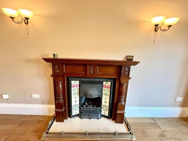 4 bedroom detached house to rent