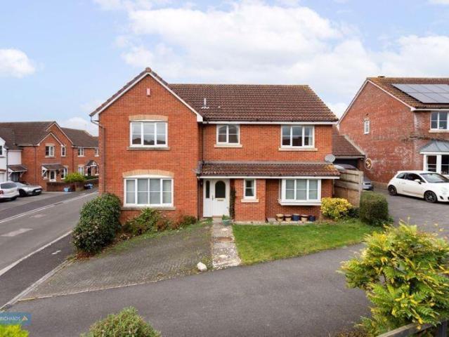 4 bedroom detached house to rent