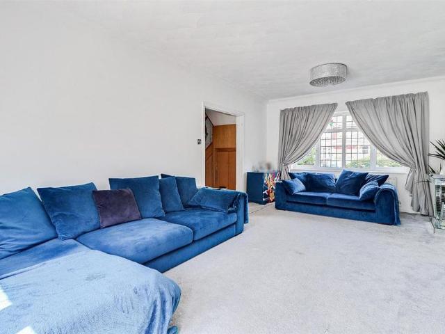 4 bedroom detached house to rent