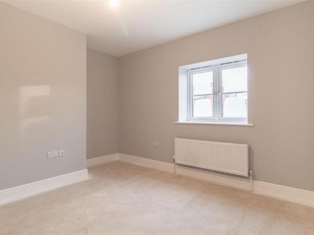 4 bedroom detached house to rent