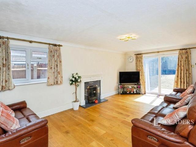 4 bedroom detached house to rent
