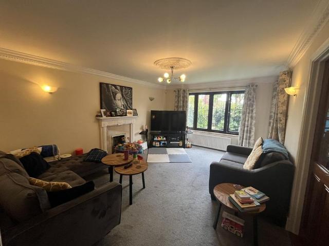 4 bedroom detached house to rent