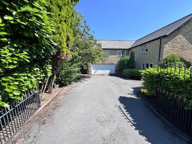 4 bedroom detached house to rent