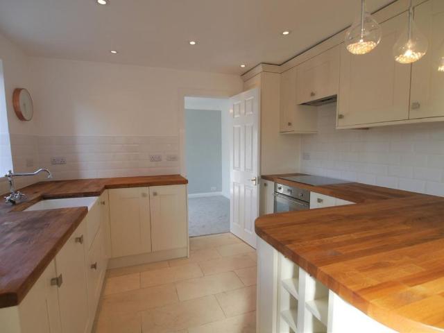 4 bedroom detached house to rent