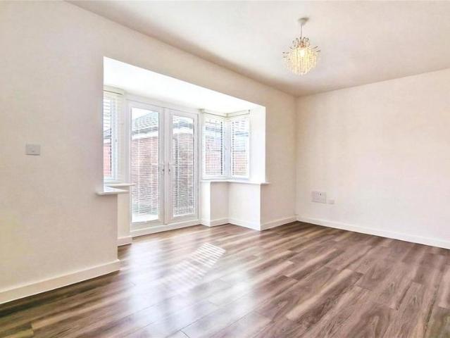 4 bedroom detached house to rent