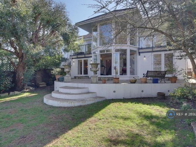 4 bedroom detached house to rent