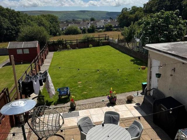 4 bedroom detached house to rent