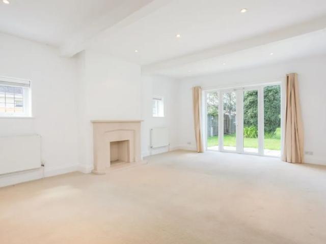 4 bedroom detached house to rent