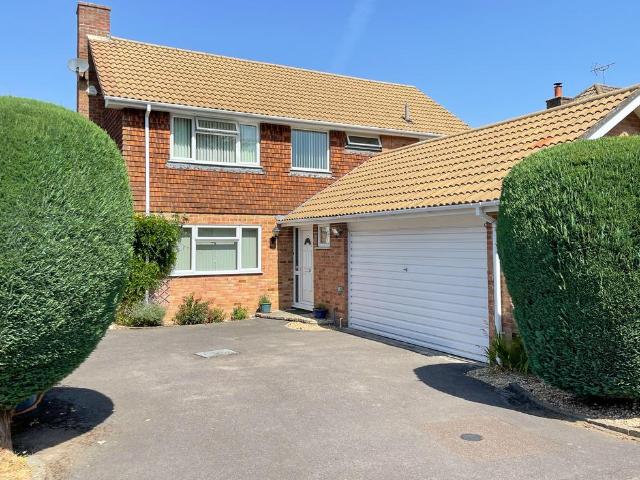 4 bedroom detached house to rent