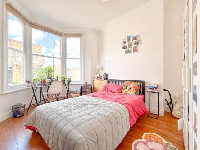 4 bedroom detached house to rent