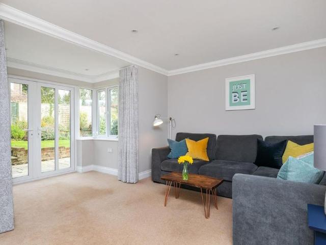 4 bedroom detached house to rent