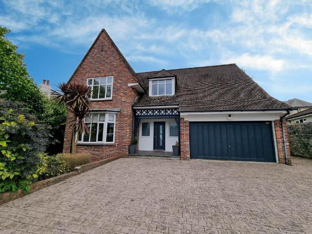 4 bedroom detached house to rent