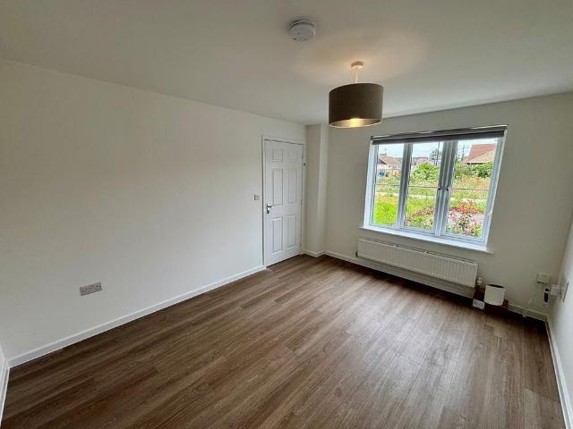 4 bedroom detached house to rent