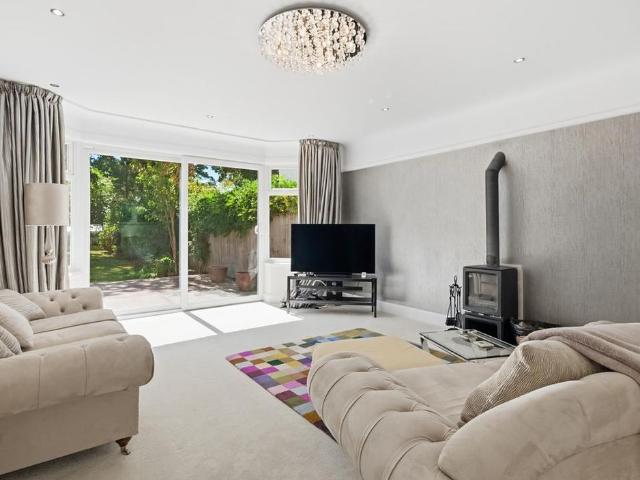 4 bedroom detached house to rent