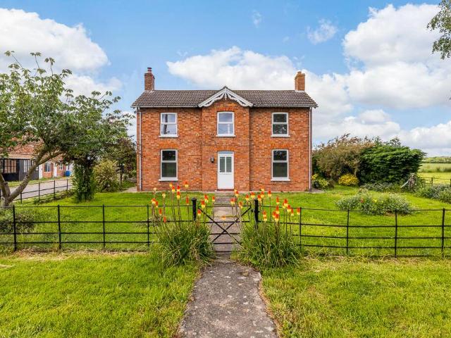 4 bedroom detached house to rent