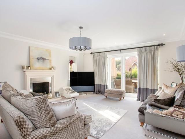 4 bedroom detached house to rent