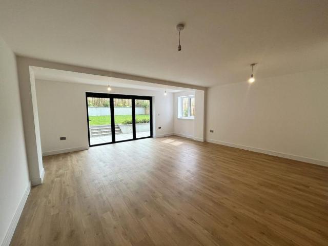 4 bedroom detached house to rent