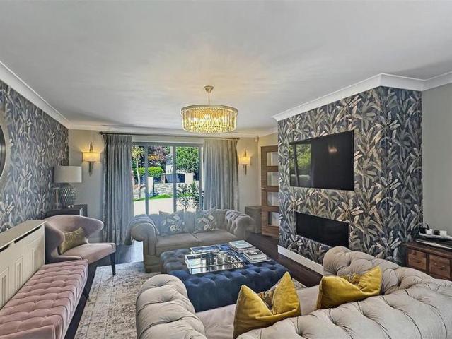 4 bedroom detached house to rent
