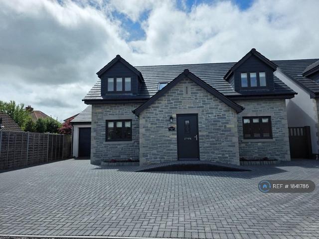 4 bedroom detached house to rent