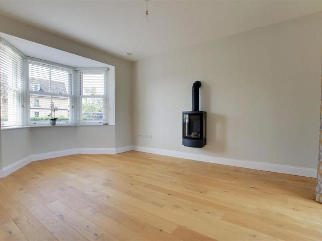 4 bedroom detached house to rent