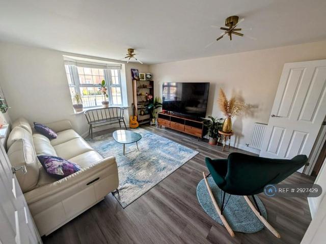 4 bedroom detached house to rent