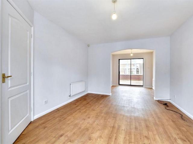 4 bedroom detached house to rent
