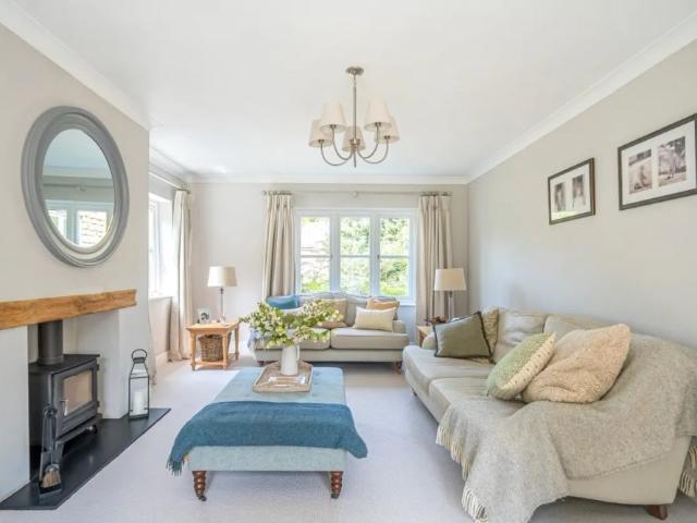 4 bedroom detached house to rent